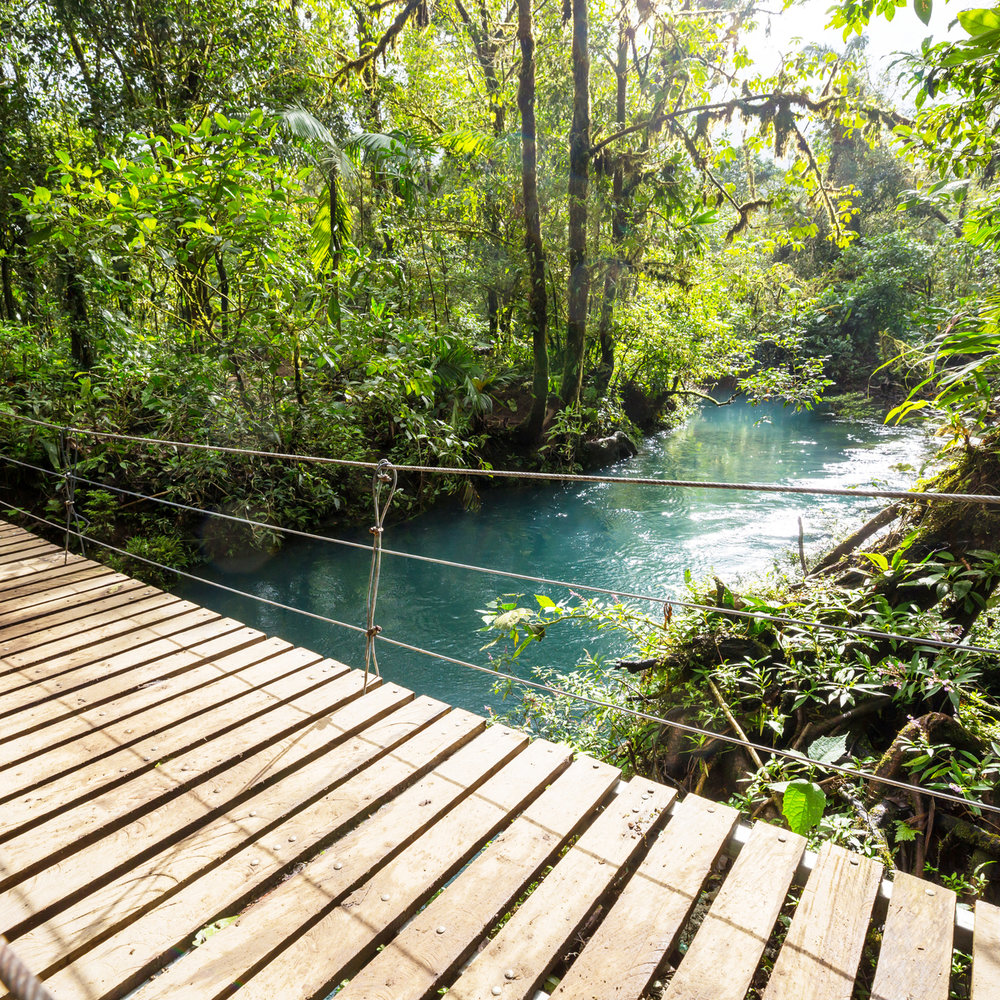 Aventura en Costa Rica: Rafting, Termas, Tirolinas y Playas