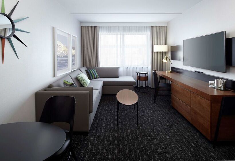 Hôtel Doubletree By Hilton Montreal Airport - Island of Montreal