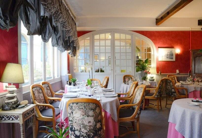 Hôtel Logis Hôtel Et Restaurant Du Dauphin - Orne