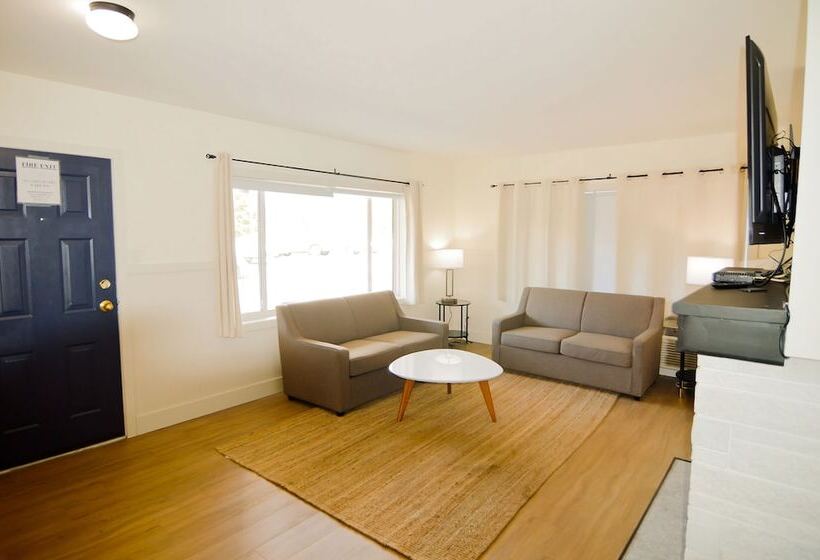 Shoreline Resort Condominiums - Penticton
