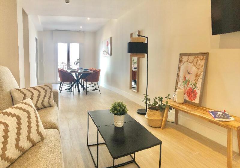 Apartamentos Magna Sevilla - Seville