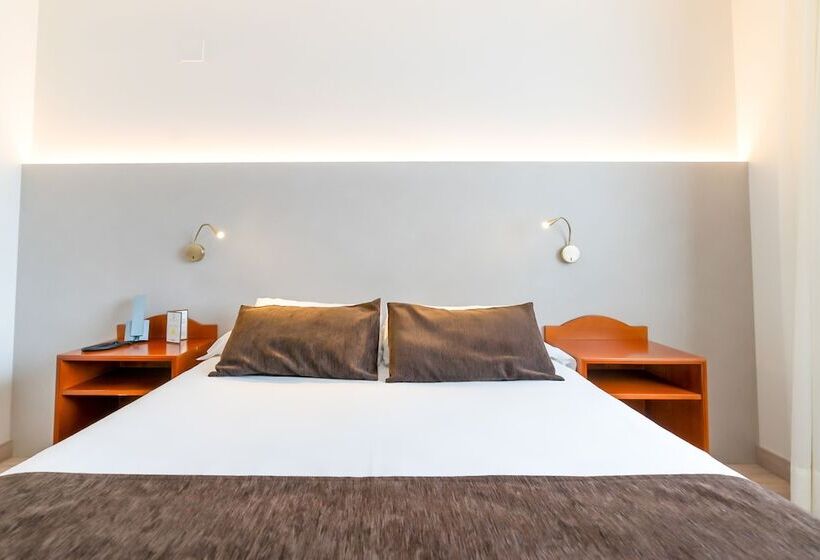 Hôtel Ponferrada Plaza - ポンフェラダ