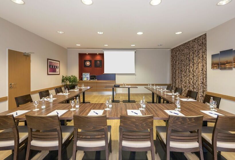 Hotel Holiday Inn Express Cologne Muelheim, An Ihg - Colonia