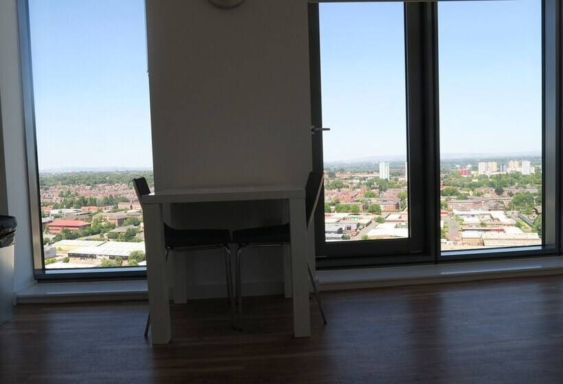 Quay Apartments - Manchester