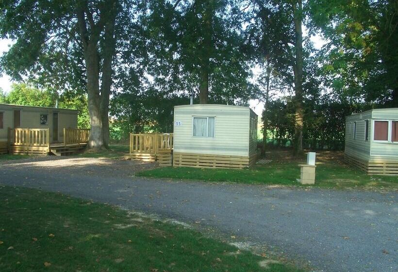 Hôtel Logis   Hôtel & Restaurant Le Grand Terre - La Ferté-Gaucher