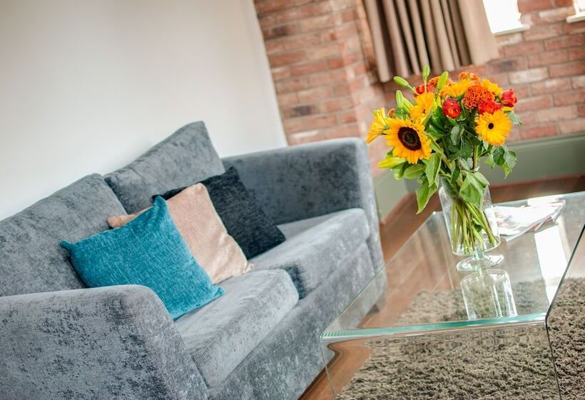 Base Serviced Apartments  Sir Thomas Street - Liverpool