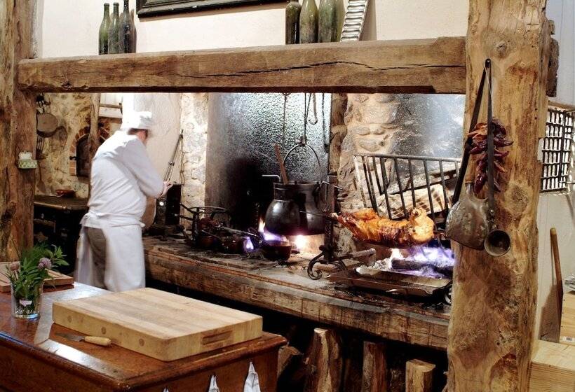 Hotel Logis   Chateau De Beauregard - Saint-Girons