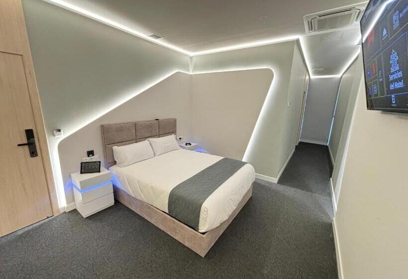 Hotel Cápsula Futurotel Sevilla - Sevilla, España