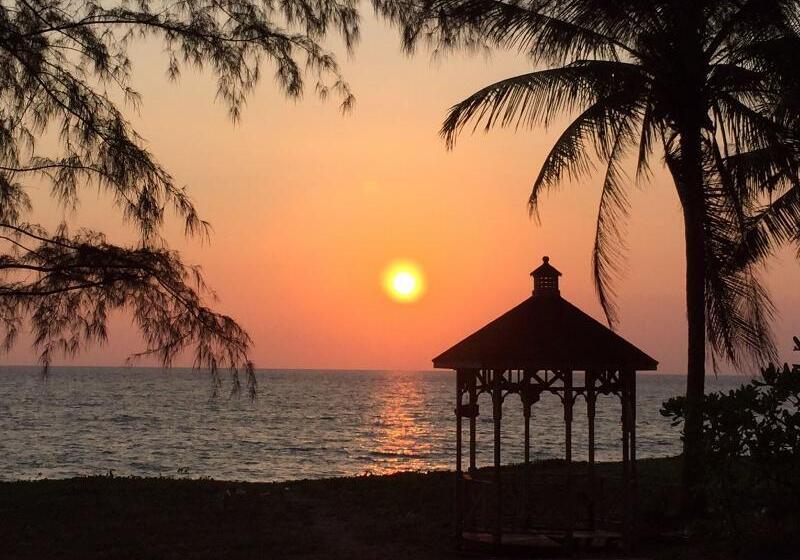 Hôtel Maikhao Palm Beach Resort Sha Plus - Takua Thung District