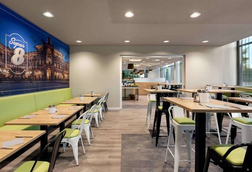 Hôtel Super 8 By Wyndham Dresden - ドレスデン