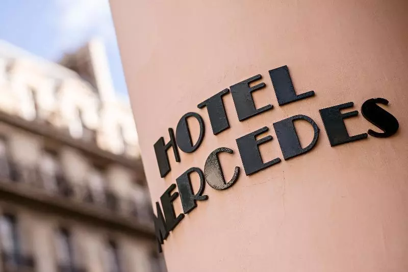 Hôtel Hôtel Mercedes - Levallois-Perret