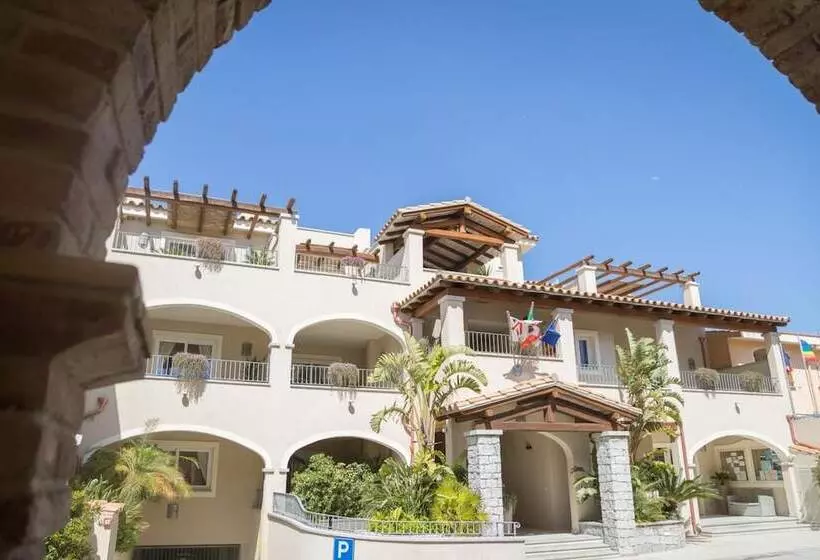 Hôtel (Catégorie 1/2 *) Regina Simius - Villasimius