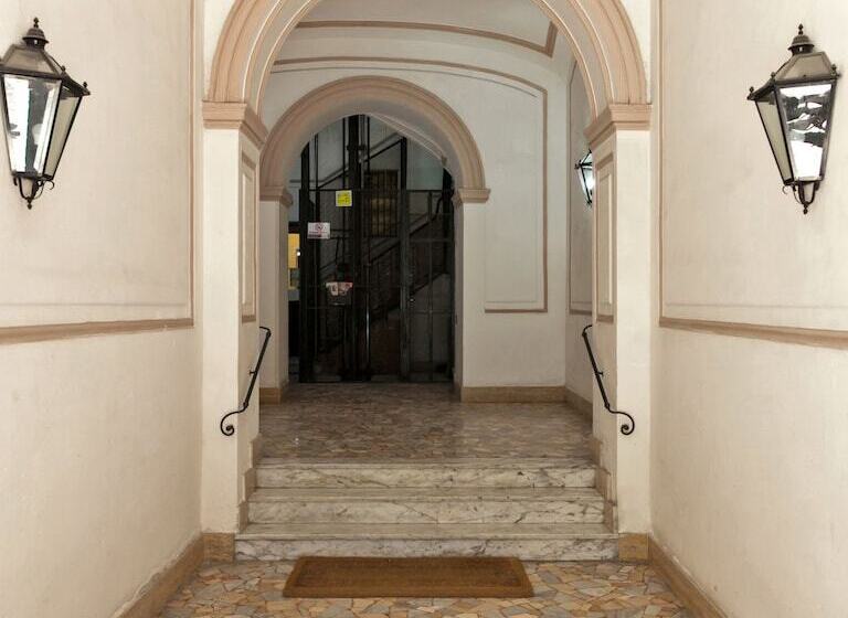 Hôtel (Catégorie 1/2 *) Domus Schilizzi - Naples