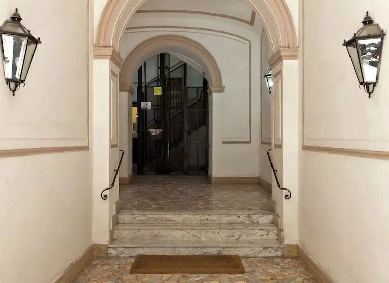 Hôtel (Catégorie 1/2 *) Domus Schilizzi - Naples, Italie