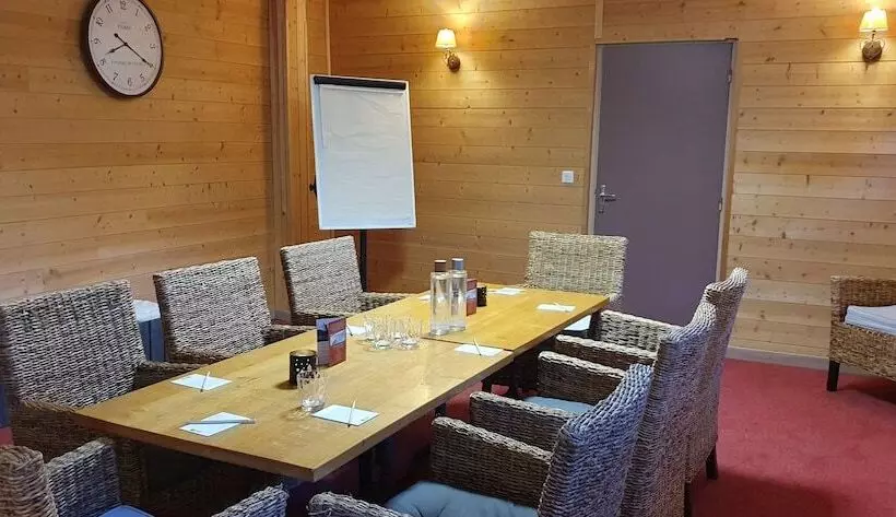 Hotel Domaine De L Adoux - Montclar