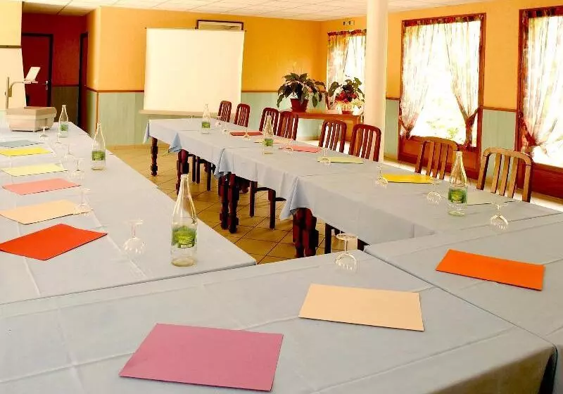 Hotel Logis Auberge De L Allagnonette - Département Cantal