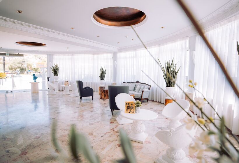 Meandros Boutique & Spa Hotel   Adults Only - 자킨토스