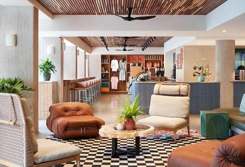 Wayfinder Waikiki   Voted Top 10 Best Hotels In Hawaii! - Hawaï