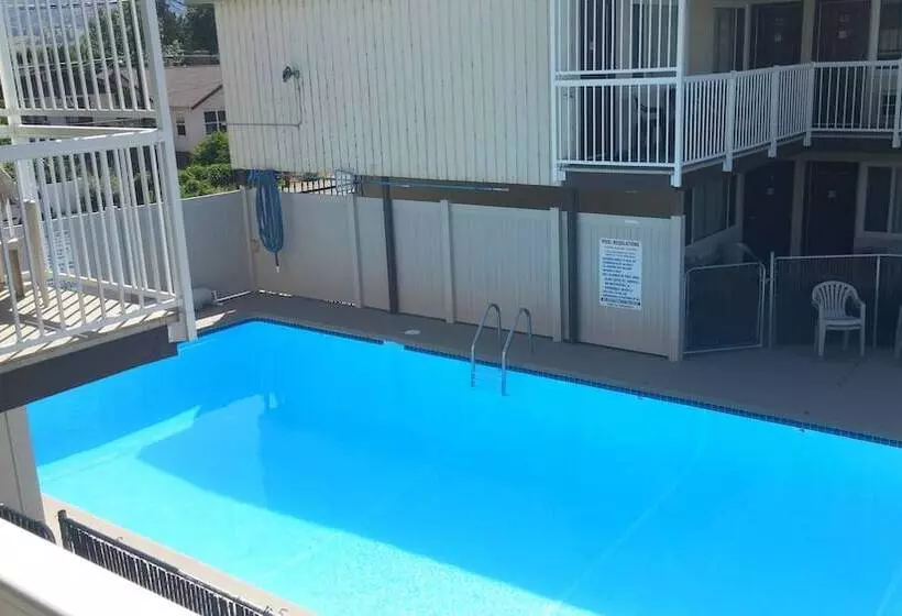 Shoreline Resort Condominiums - Penticton