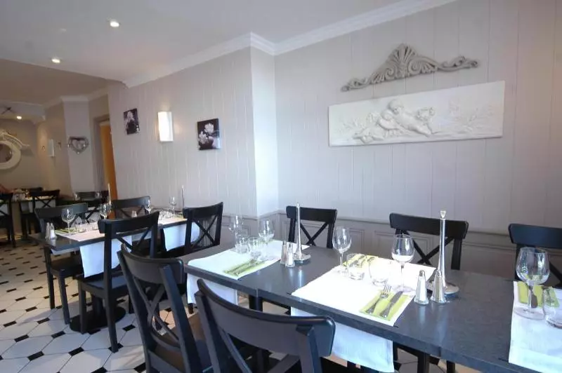 Cristal Hôtel Restaurant Logis Hotels - 소뮈르