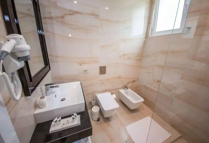 Hôtel Sole Luna - Qeparo