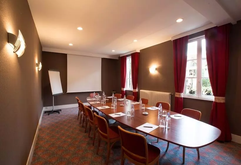 Hôtel Hôtel & Restaurant Le Relais D Aumale - Chantilly