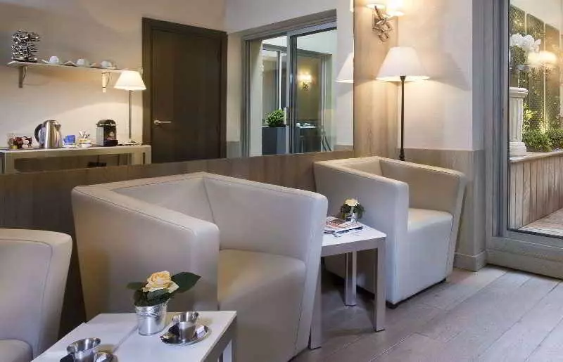 Hôtel Longchamp Elysees -