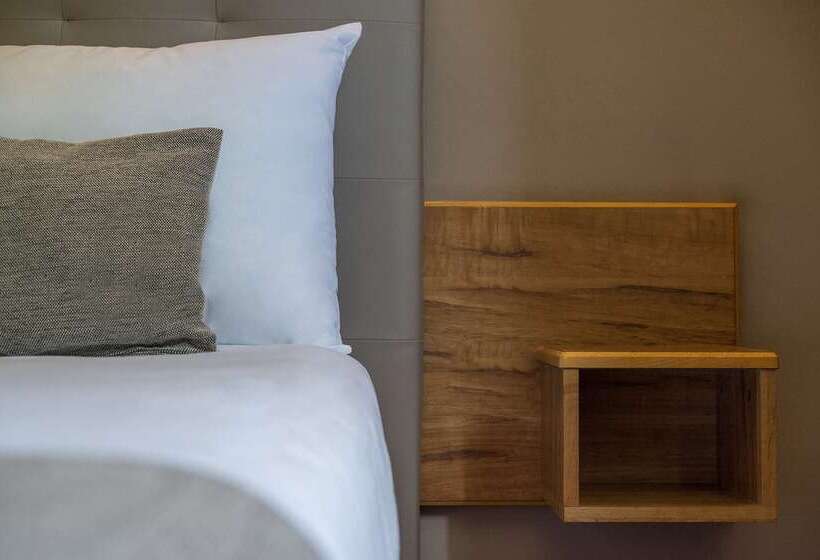 Hôtel The Originals City, Hôtel Solana, Niort Est Mendesfrance - Niort