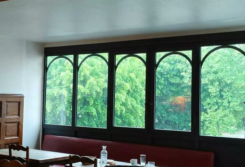 Hotel Logis Hôtel Restaurant Le Louvre - Sault