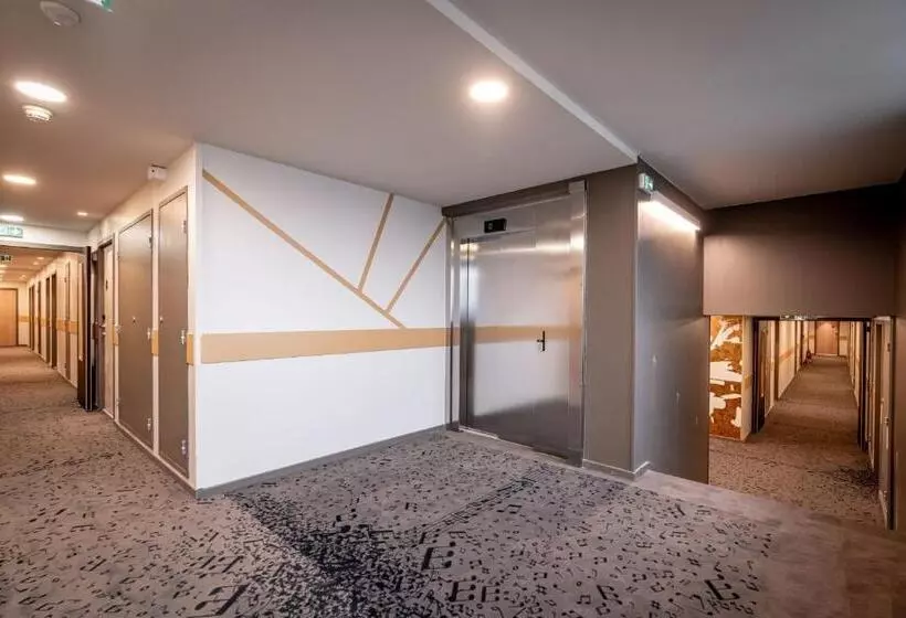 Hôtel Ibis Styles Valenciennes Petite Foret - Petite-Forêt