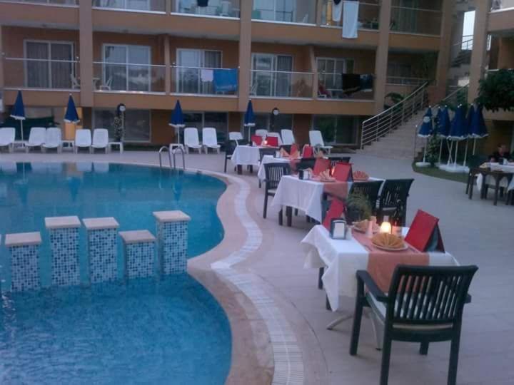 Begonville Apart - Side