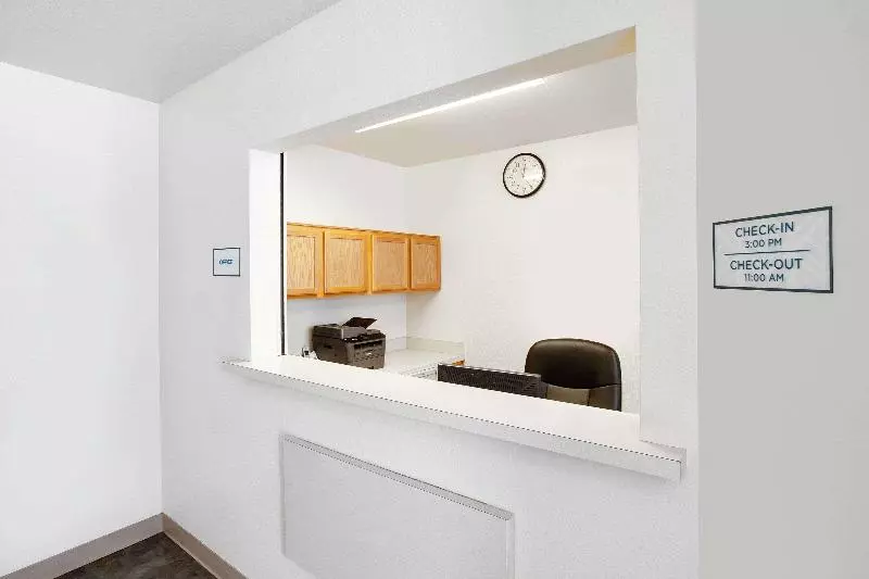 Hotel Woodspring Suites Conroe - Conroe, TX