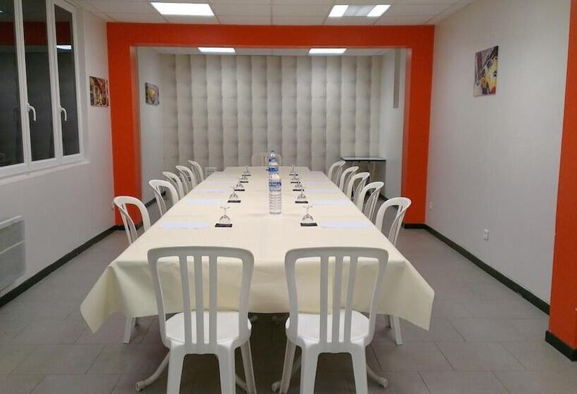 Hôtel Logis Hôtel & Restaurant Le Grand Terre - Seine-et-Marne