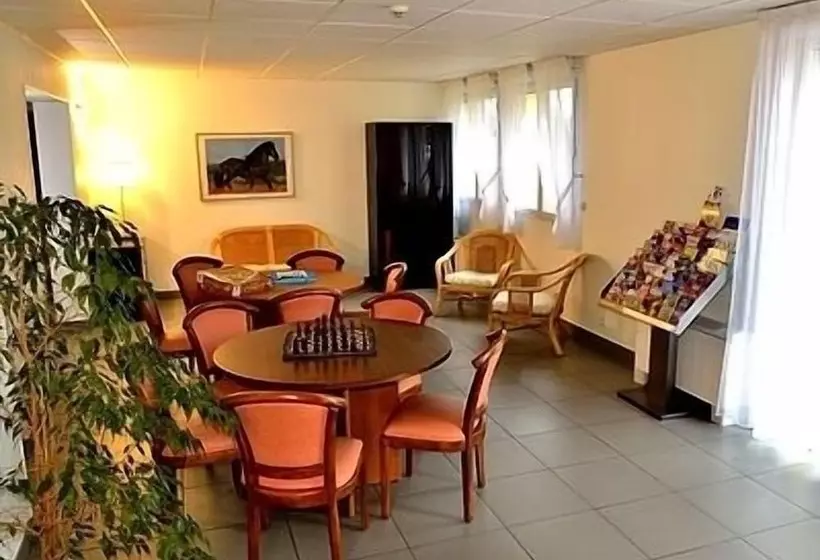 Hôtel Logis   Hôtel & Restaurant Le Grand Terre - La Ferté-Gaucher