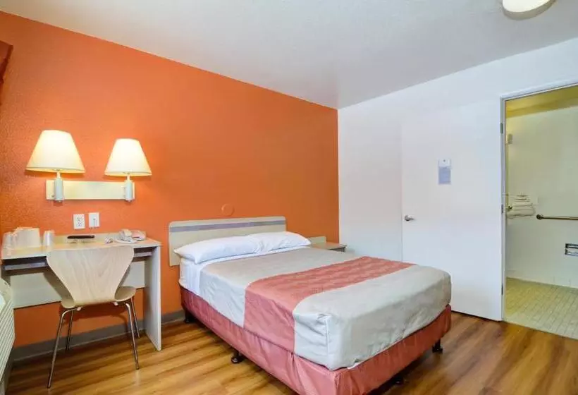 Motel 6 Palm Springs, Ca   East   Palm Canyon - Palm Springs, CA