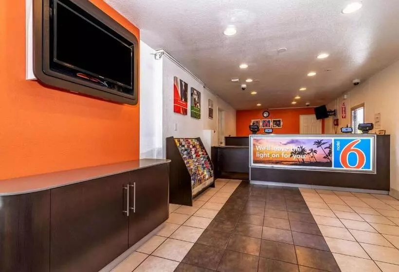 Motel 6 Palm Springs, Ca   East   Palm Canyon - Palm Springs, CA