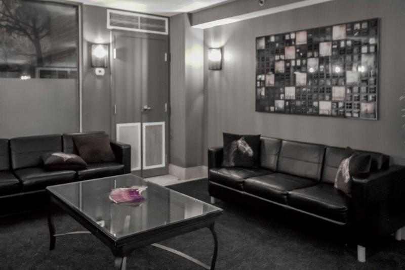 Hôtel Faubourg Montreal Centre Ville Downtown - Laval