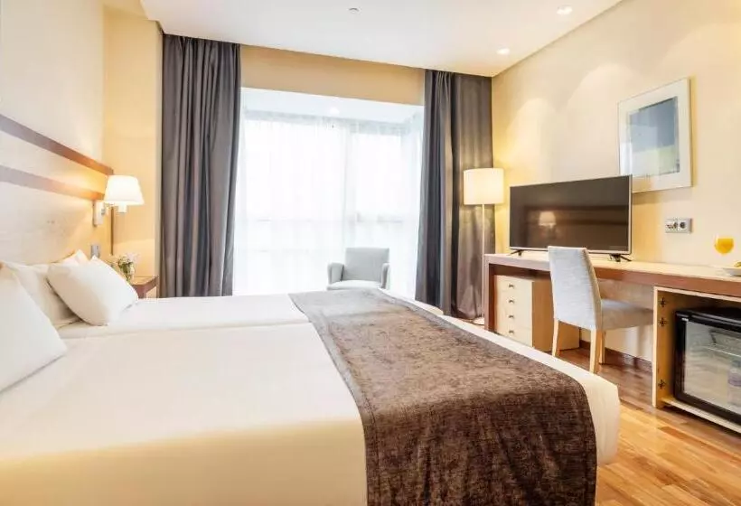 Hotel Ilunion Pio Xii - Madrid