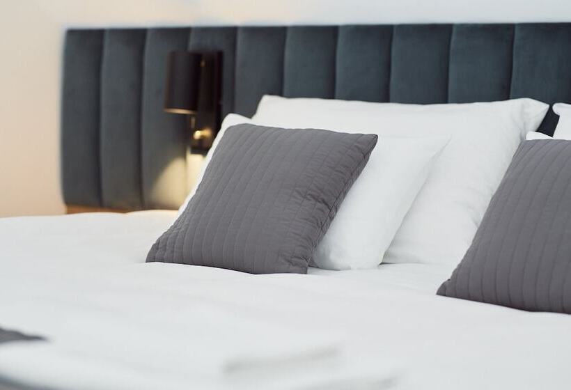 New Port   Hotel On The Vistula River - Krakow