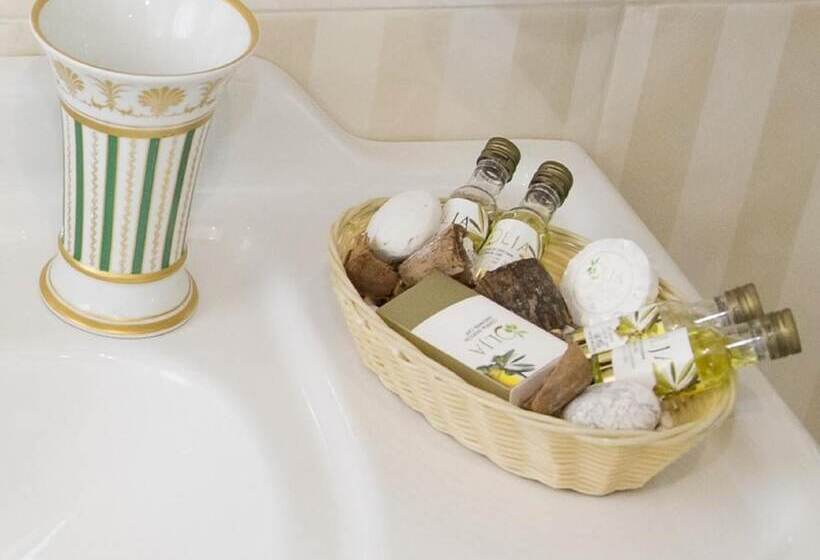 Bed And Breakfast Palazzo Toraldo Di Francia - Tropea