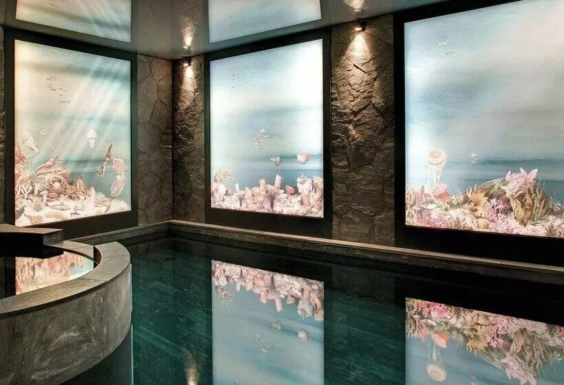 Hôtel La Demeure Montaigne - Paris