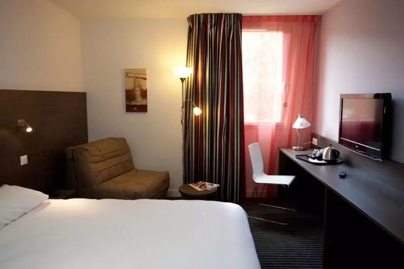 Hôtel Kyriad Aix Les Milles Plan De Campagne - Cabriès