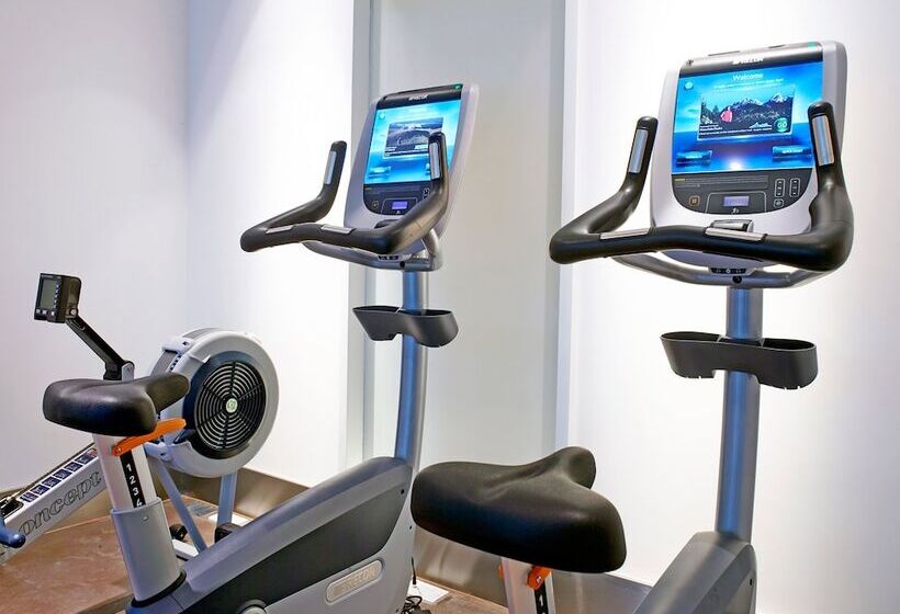 Cheval Three Quays At The Tower Of London - London