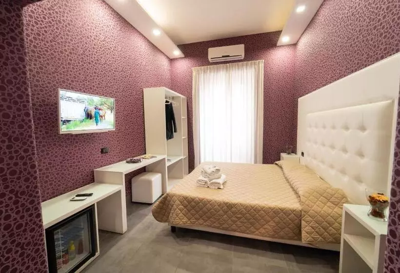 Bed And Breakfast Royal Art H Duomo   Napoli Centro, By Clapa Group - Naples