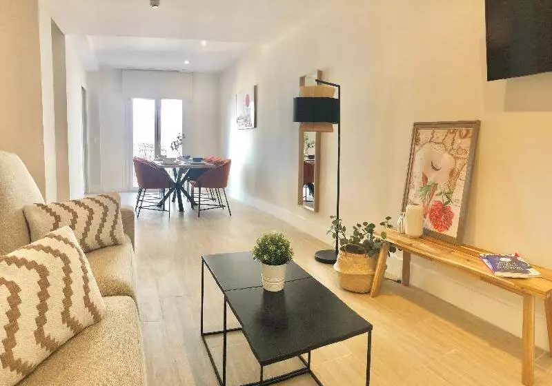 Apartamentos Magna Sevilla - Seville