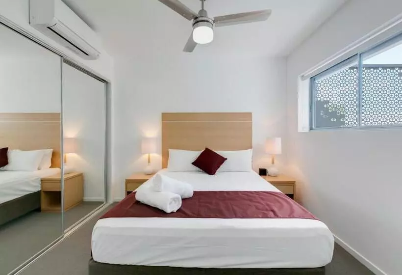 Direct Collective Pavilion And Governor On Brookes - Brisbane