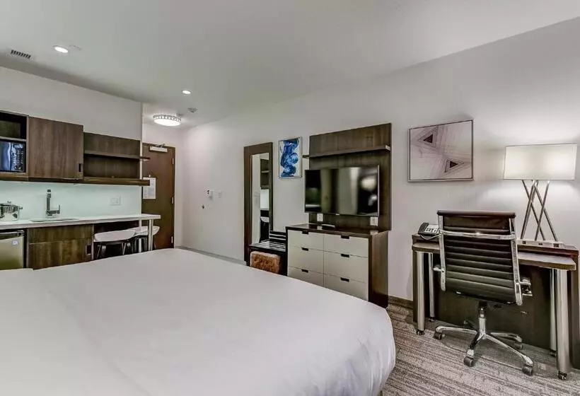 Hotel Est - Vaughan