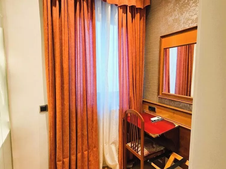 Hostal Hispano Argentino Gran Via - Madrid