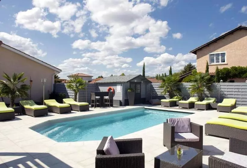 Hotel Contact Hôtels Les Pierres Dorées - Trévoux