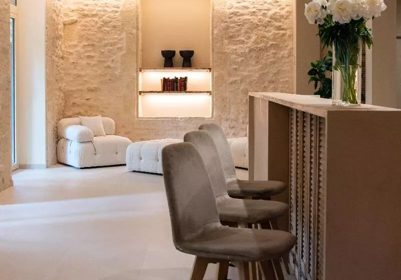 Hotel Hôtel Restaurant Le Colombier - Vers-Pont-du-Gard